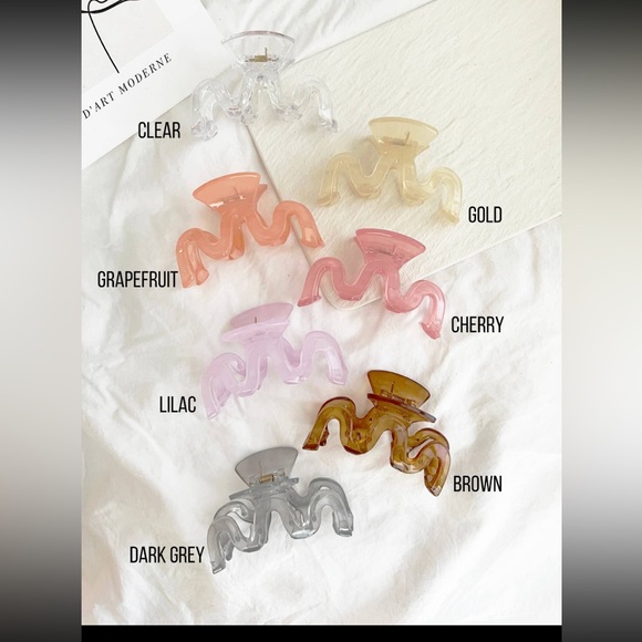 Accessories | Wavy Claw Clip In Gold | Poshmark